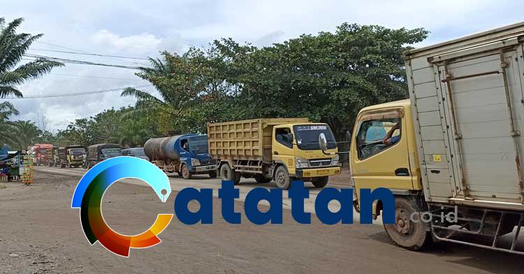 Pengendara Truk ini Terjebak Kemacetan Hampir 1 Jam Akibat Perbaikan Jalan Jenderal Sudirman ...